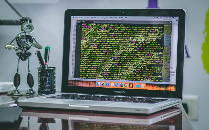 Apa itu Bahasa Pemrograman? Ini 15 Contoh & Jenisnya!