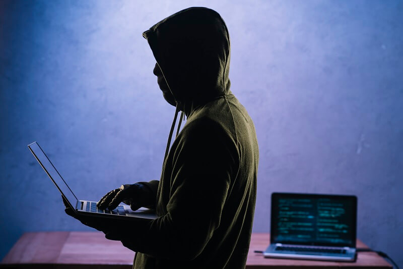 Apa itu Spyware? Contoh, Jenis, Cara Kerja & Mengatasi