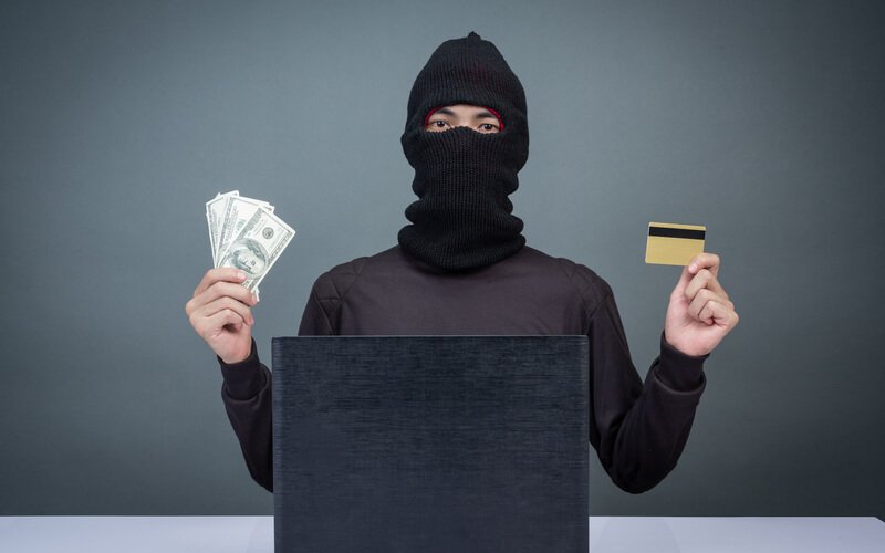 Carding Adalah: Jenis, Kasus & Cara Mengatasinya